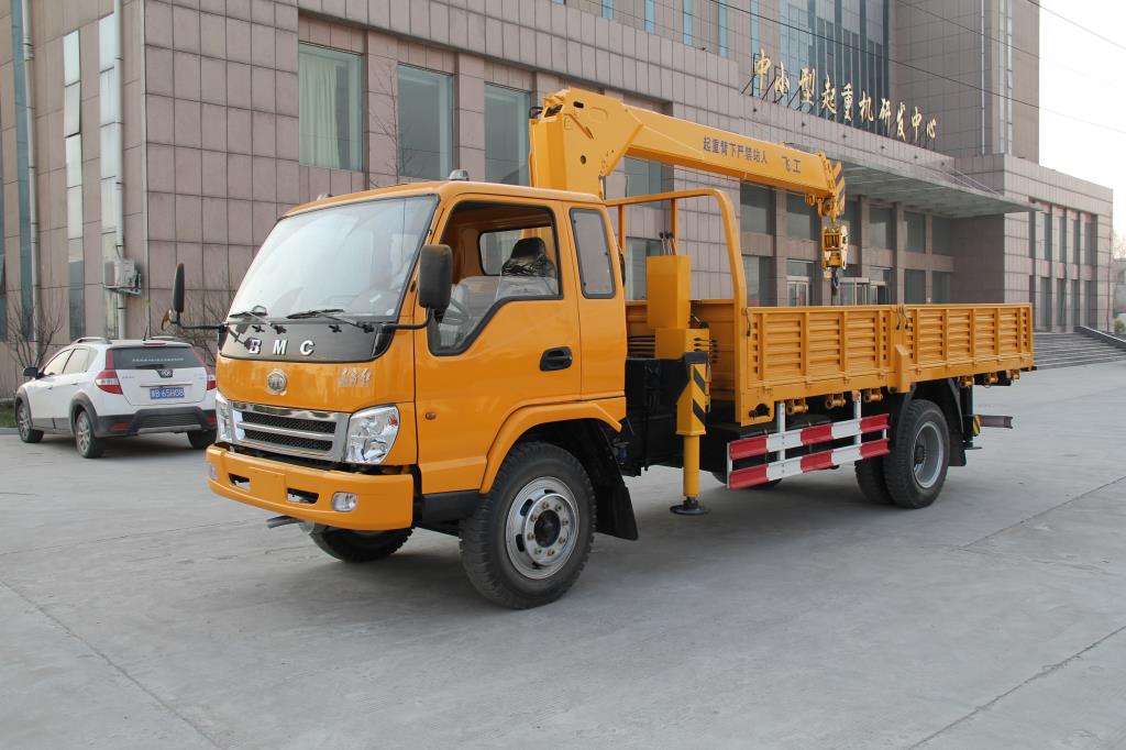 Lorry Crane With Telescopic Boom - SYMMEN